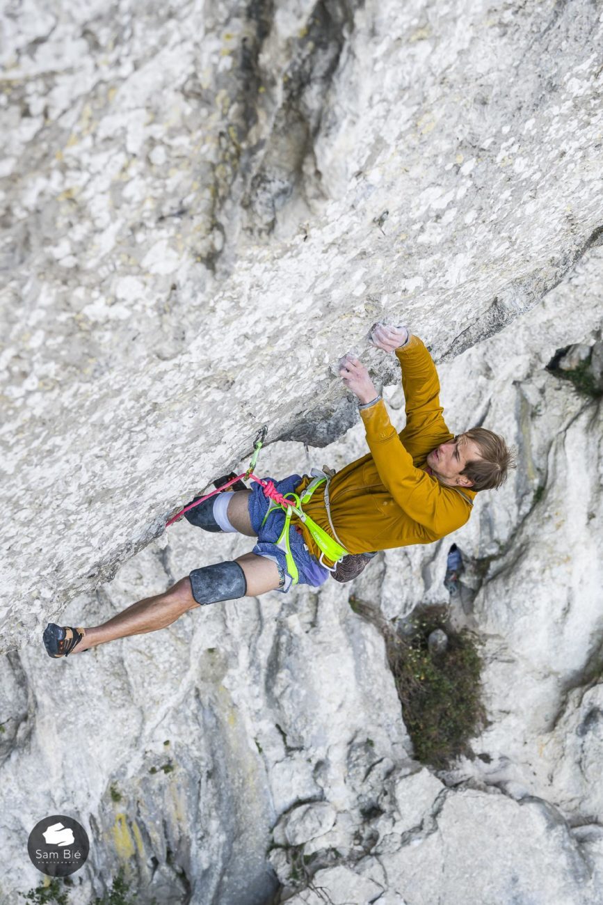 Seb Berthe emballe Beyond (9a+) au Pic Saint Loup en France